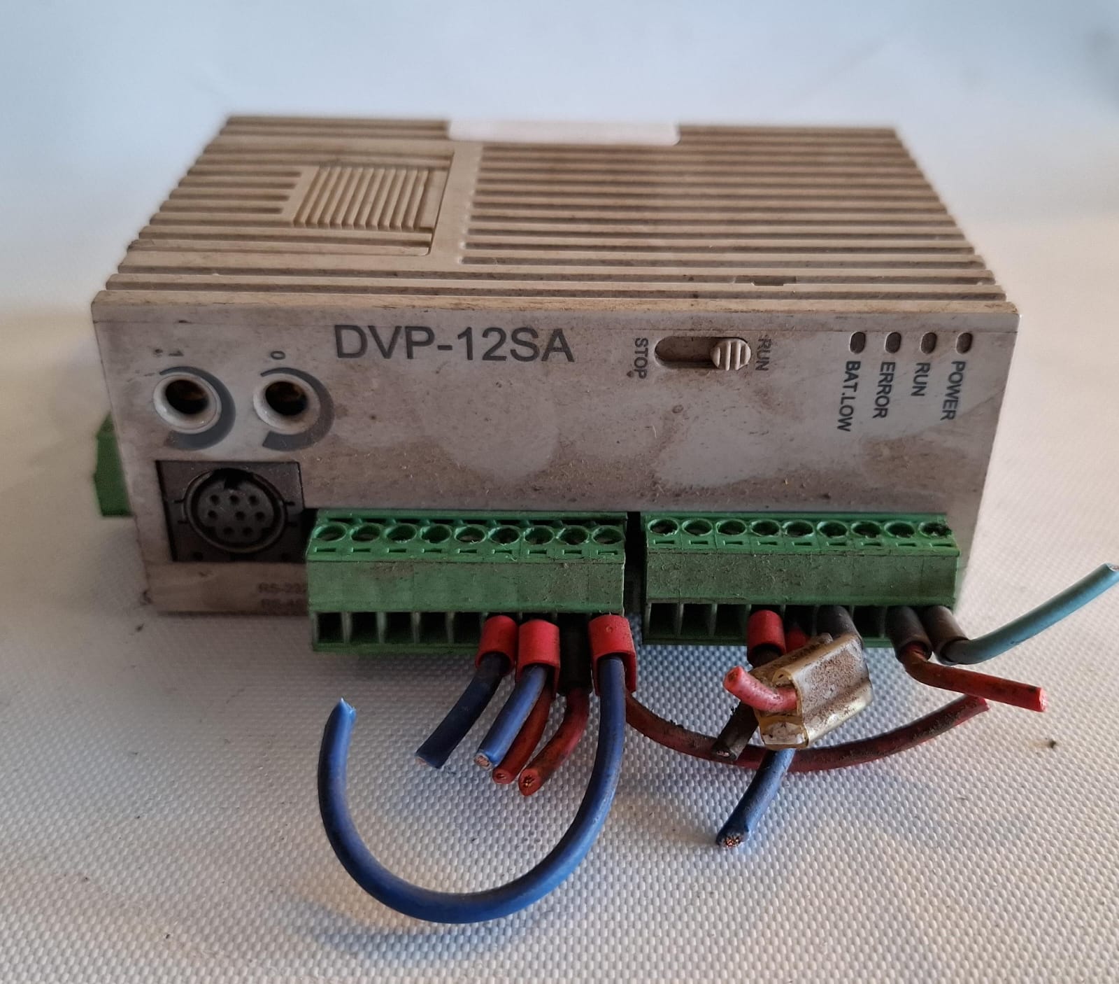 CLP Delta DVP-12SA11R – 24 VDC – 1,5 A Saída 250 VAC – Nirvana